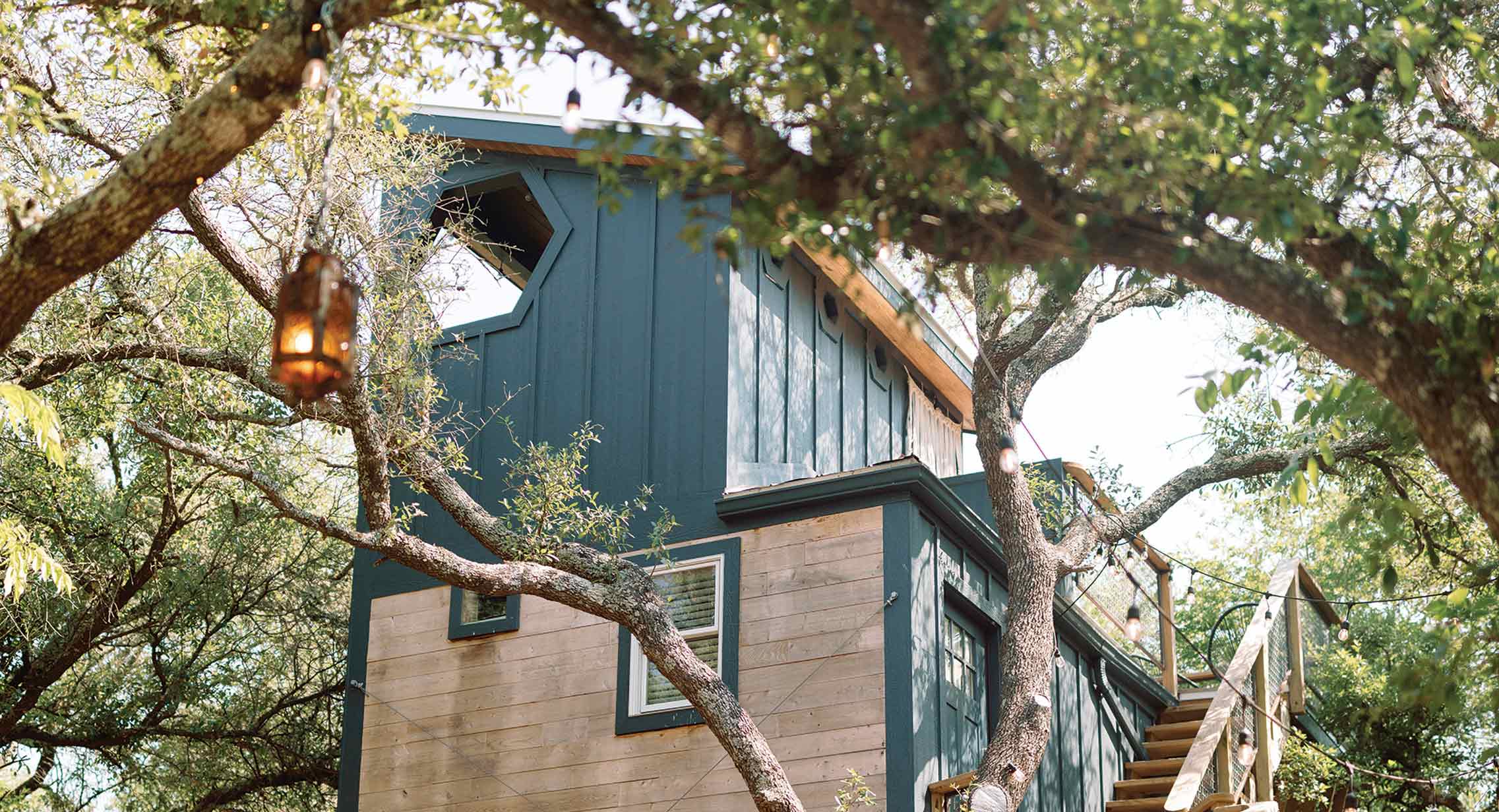 Book a Stay at HoneyTree Farms For All Your Treehouse Living Ideas ...